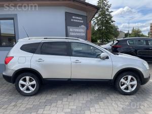 Grey Nissan Qashqai 2009 in Talsi, with an engine capacity of 2.00 L and mileage of 268 thousand km for 3550 €, photo 2 on AUTOMOTO.COM.LV