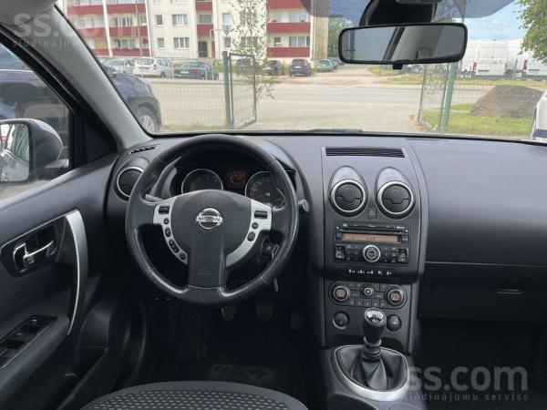 Grey Nissan Qashqai 2009 in Talsi, with an engine capacity of 2.00 L and mileage of 268 thousand km for 3550 €, photo 4 on AUTOMOTO.COM.LV