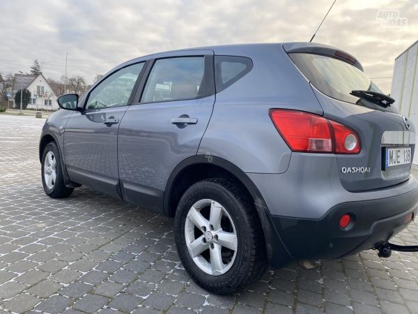 Pelēks Nissan Qashqai 2009 Raseiniai, ar dzinēja tilpumu 2.00 L un nobraukumu 300 tūkst. km par 3350 €, foto 1 vietnē AUTOMOTO.COM.LV