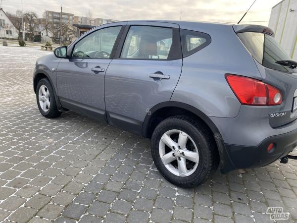 Pelēks Nissan Qashqai 2009 Raseiniai, ar dzinēja tilpumu 2.00 L un nobraukumu 300 tūkst. km par 3350 €, foto 2 vietnē AUTOMOTO.COM.LV
