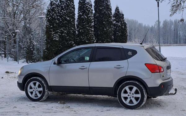 Grey Nissan Qashqai 2009 in Kaunas, with an engine capacity of 1.46 L and mileage of 306 thousand km for 2800 €, photo 2 on AUTOMOTO.COM.LV