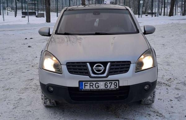 Grey Nissan Qashqai 2009 in Kaunas, with an engine capacity of 1.46 L and mileage of 306 thousand km for 2800 €, photo 3 on AUTOMOTO.COM.LV