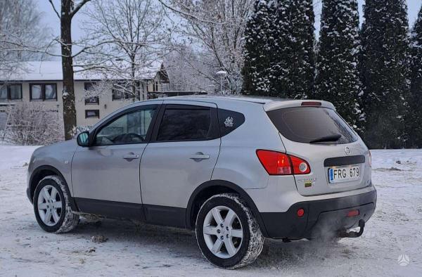 Grey Nissan Qashqai 2009 in Kaunas, with an engine capacity of 1.46 L and mileage of 306 thousand km for 2800 €, photo 4 on AUTOMOTO.COM.LV