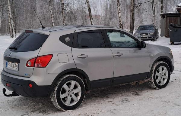 Grey Nissan Qashqai 2009 in Kaunas, with an engine capacity of 1.46 L and mileage of 306 thousand km for 2800 €, photo 8 on AUTOMOTO.COM.LV