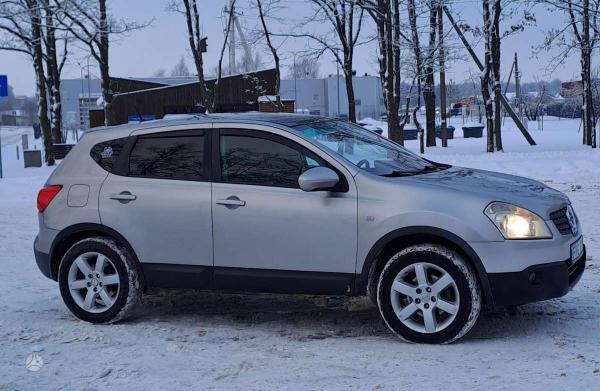 Grey Nissan Qashqai 2009 in Kaunas, with an engine capacity of 1.46 L and mileage of 306 thousand km for 2800 €, photo 9 on AUTOMOTO.COM.LV