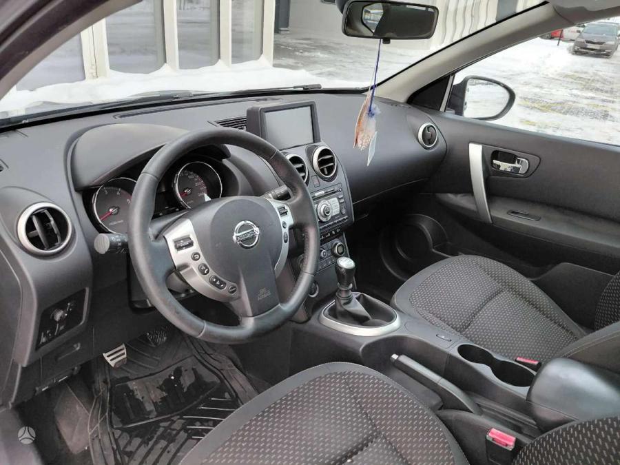 Pelēks Nissan Qashqai 2009 Viļņa, ar dzinēja tilpumu 2.00 L un nobraukumu 358 tūkst. km par 3500 €, foto 7 vietnē AUTOMOTO.COM.LV