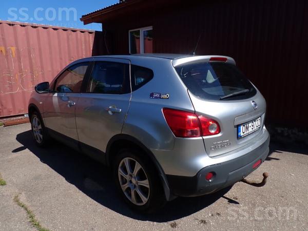 Grey Nissan Qashqai 2009 in Liepaja, with an engine capacity of 2.00 L and mileage of 321 thousand km for 2950 €, photo 3 on AUTOMOTO.COM.LV