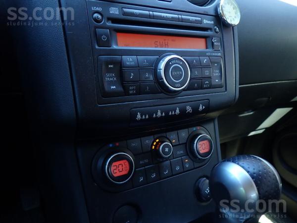 Grey Nissan Qashqai 2009 in Liepaja, with an engine capacity of 2.00 L and mileage of 321 thousand km for 2950 €, photo 6 on AUTOMOTO.COM.LV