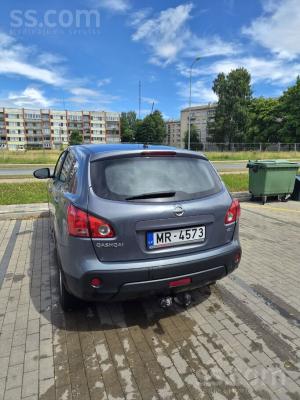 Pelēks Nissan Qashqai 2009 Rēzekne, ar dzinēja tilpumu 1.50 L un nobraukumu 281 tūkst. km par 4500 €, foto 5 vietnē AUTOMOTO.COM.LV