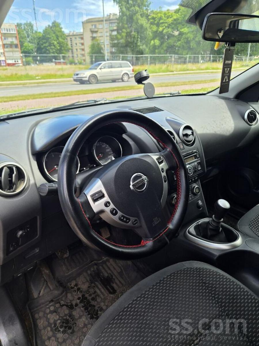 Pelēks Nissan Qashqai 2009 Rēzekne, ar dzinēja tilpumu 1.50 L un nobraukumu 281 tūkst. km par 4500 €, foto 7 vietnē AUTOMOTO.COM.LV