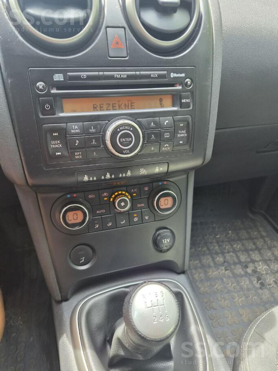 Pelēks Nissan Qashqai 2009 Rēzekne, ar dzinēja tilpumu 1.50 L un nobraukumu 281 tūkst. km par 4500 €, foto 11 vietnē AUTOMOTO.COM.LV