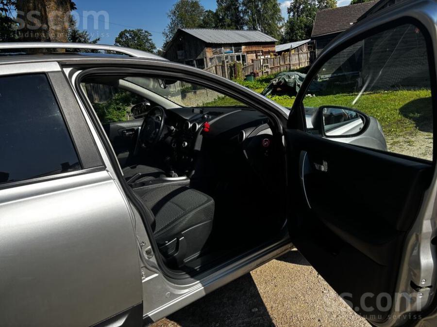Pelēks Nissan Qashqai 2009 Jūrmala, ar dzinēja tilpumu 1.50 L un nobraukumu 252 tūkst. km par 4000 €, foto 5 vietnē AUTOMOTO.COM.LV