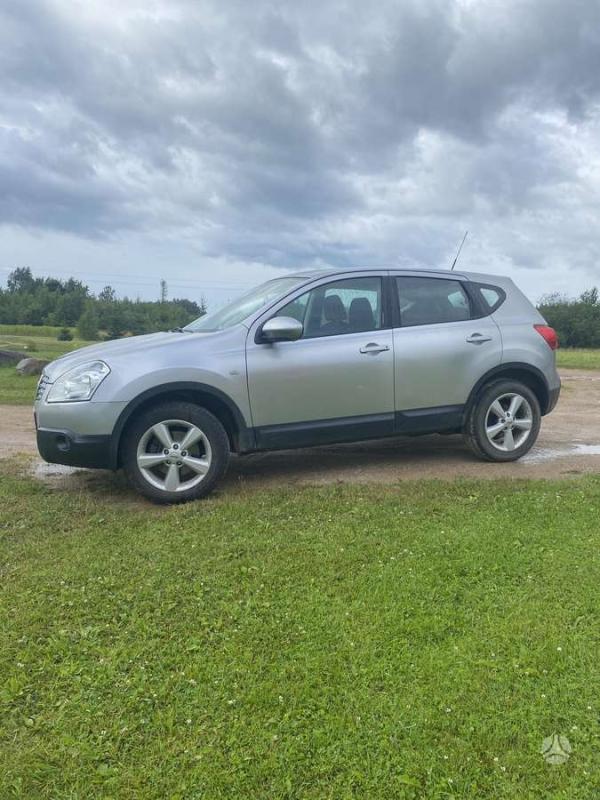 Grey Nissan Qashqai 2009 in Vilnius, with an engine capacity of 2.00 L and mileage of 256 thousand km for 2800 €, photo 1 on AUTOMOTO.COM.LV