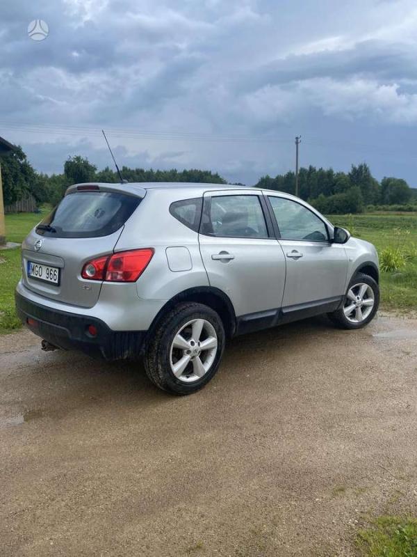 Grey Nissan Qashqai 2009 in Vilnius, with an engine capacity of 2.00 L and mileage of 256 thousand km for 2800 €, photo 2 on AUTOMOTO.COM.LV