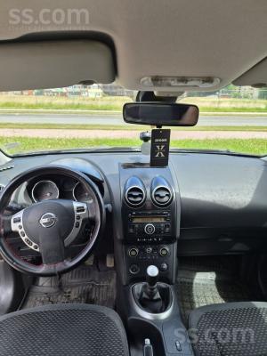 Grey Nissan Qashqai 2009 in Rezekne, with an engine capacity of 1.50 L and mileage of 281 thousand km for 4100 €, photo 6 on AUTOMOTO.COM.LV
