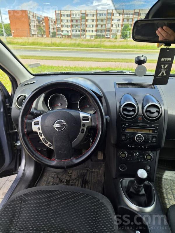 Grey Nissan Qashqai 2009 in Rezekne, with an engine capacity of 1.50 L and mileage of 281 thousand km for 4100 €, photo 7 on AUTOMOTO.COM.LV