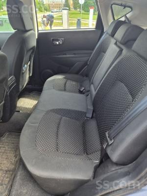 Grey Nissan Qashqai 2009 in Rezekne, with an engine capacity of 1.50 L and mileage of 281 thousand km for 4100 €, photo 9 on AUTOMOTO.COM.LV