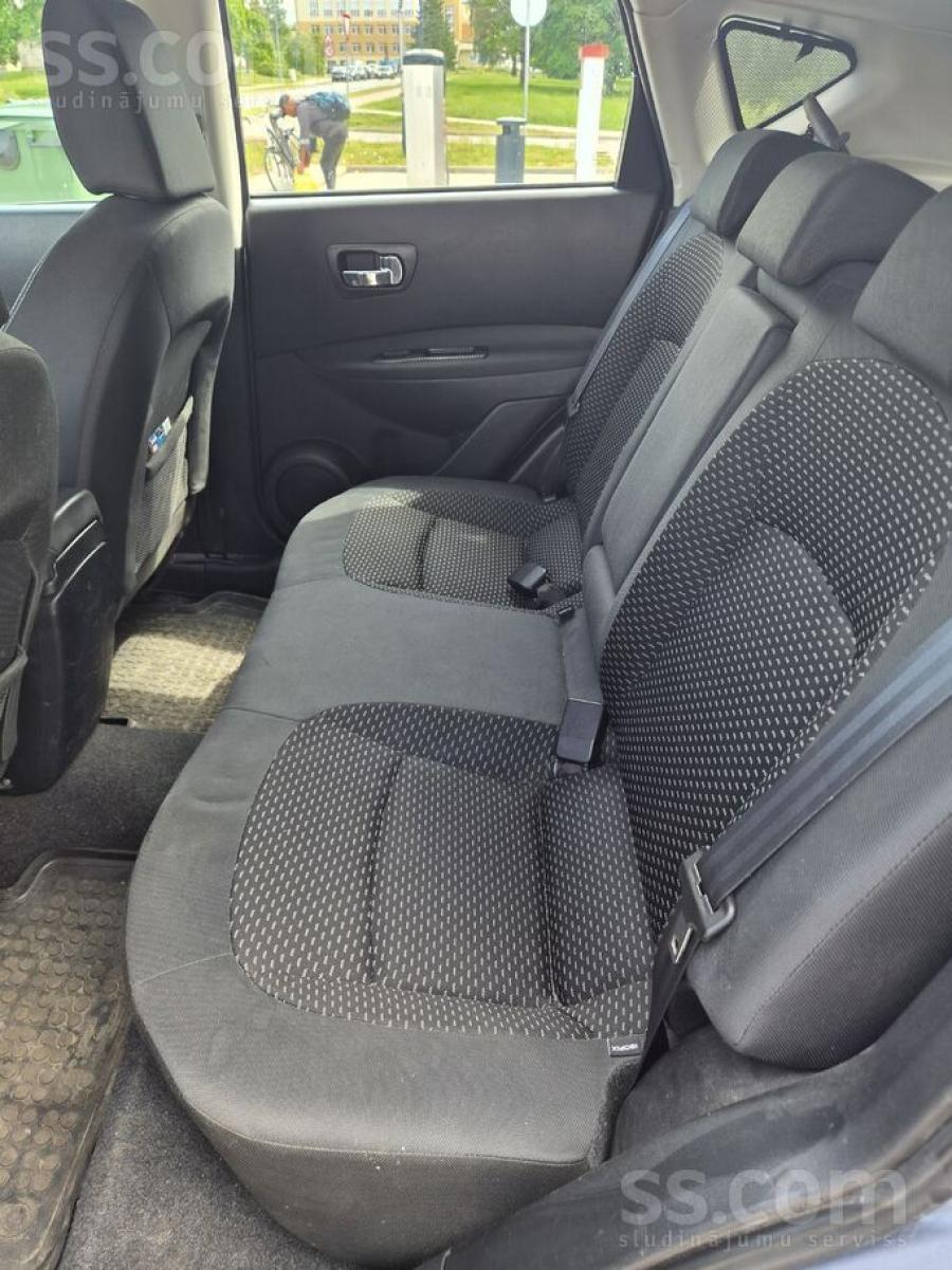 Grey Nissan Qashqai 2009 in Rezekne, with an engine capacity of 1.50 L and mileage of 281 thousand km for 4100 €, photo 9 on AUTOMOTO.COM.LV