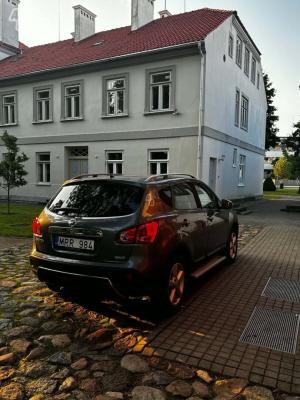 Grey Nissan Qashqai 2009 in Silute, with an engine capacity of 1.50 L and mileage of 262 thousand km for 3400 €, photo 3 on AUTOMOTO.COM.LV