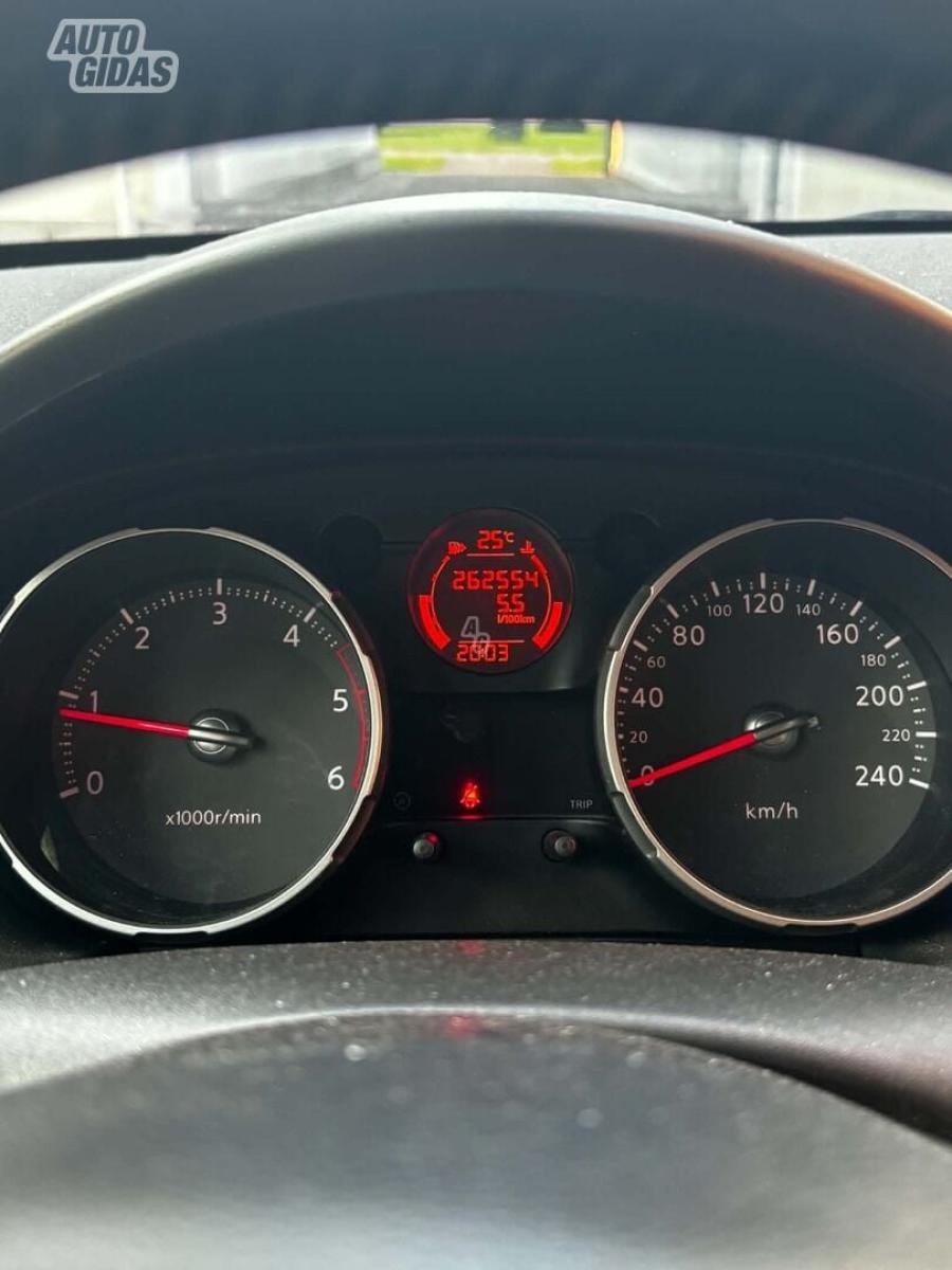 Grey Nissan Qashqai 2009 in Silute, with an engine capacity of 1.50 L and mileage of 262 thousand km for 3400 €, photo 9 on AUTOMOTO.COM.LV
