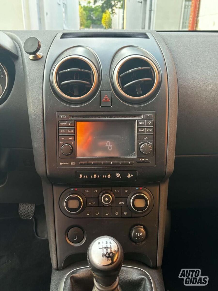 Grey Nissan Qashqai 2009 in Silute, with an engine capacity of 1.50 L and mileage of 262 thousand km for 3400 €, photo 10 on AUTOMOTO.COM.LV