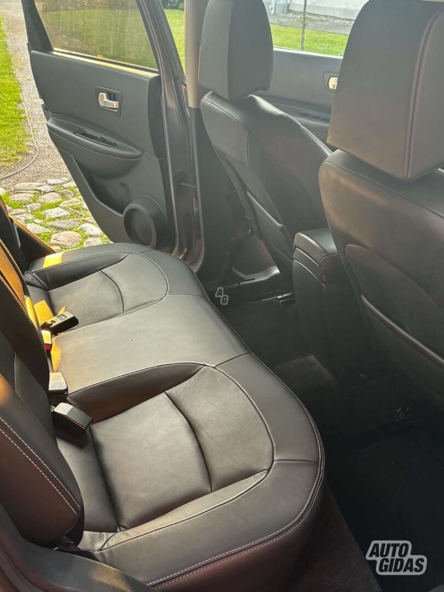 Grey Nissan Qashqai 2009 in Silute, with an engine capacity of 1.50 L and mileage of 262 thousand km for 3400 €, photo 13 on AUTOMOTO.COM.LV