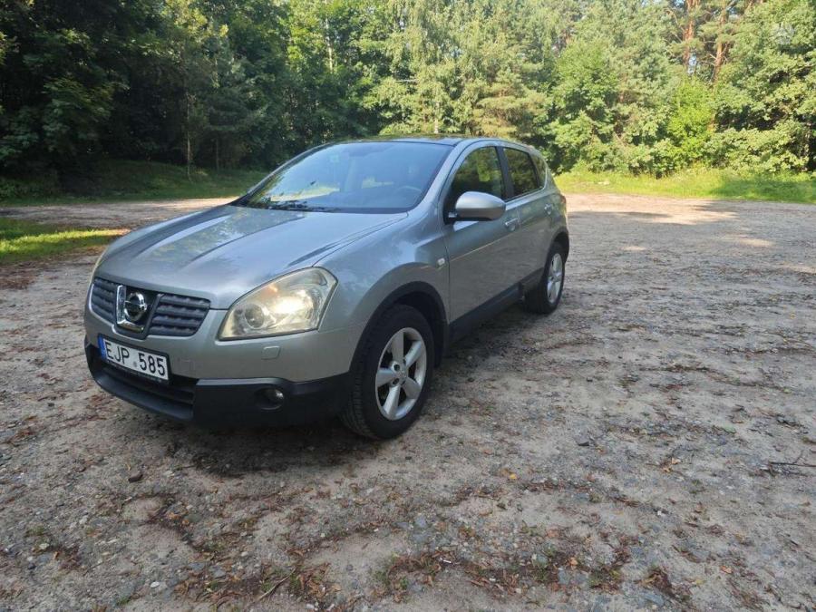 Grey Nissan Qashqai 2009 in Vilnius, with an engine capacity of 2.00 L and mileage of 193 thousand km for 4300 €, photo 1 on AUTOMOTO.COM.LV