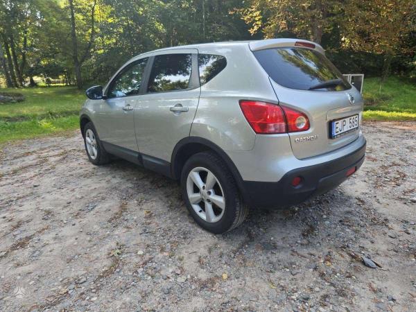 Pelēks Nissan Qashqai 2009 Viļņa, ar dzinēja tilpumu 2.00 L un nobraukumu 193 tūkst. km par 4300 €, foto 3 vietnē AUTOMOTO.COM.LV