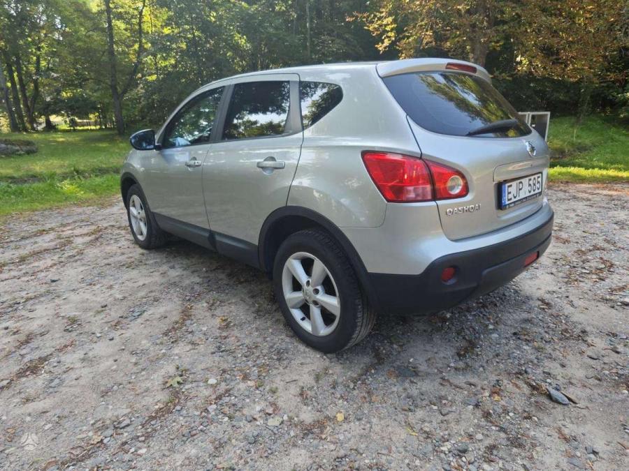 Grey Nissan Qashqai 2009 in Vilnius, with an engine capacity of 2.00 L and mileage of 193 thousand km for 4300 €, photo 4 on AUTOMOTO.COM.LV