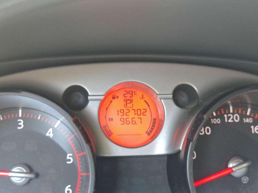 Grey Nissan Qashqai 2009 in Vilnius, with an engine capacity of 2.00 L and mileage of 193 thousand km for 4300 €, photo 9 on AUTOMOTO.COM.LV