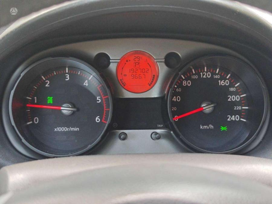 Grey Nissan Qashqai 2009 in Vilnius, with an engine capacity of 2.00 L and mileage of 193 thousand km for 4300 €, photo 10 on AUTOMOTO.COM.LV