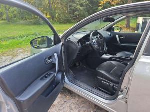 Grey Nissan Qashqai 2009 in Vilnius, with an engine capacity of 2.00 L and mileage of 193 thousand km for 4300 €, photo 12 on AUTOMOTO.COM.LV