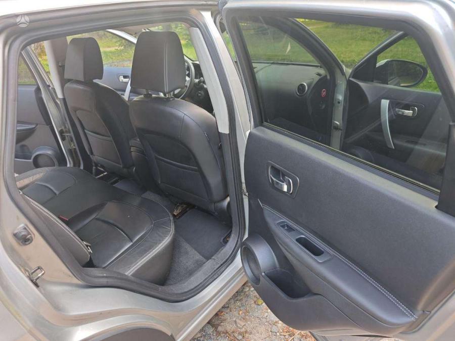 Grey Nissan Qashqai 2009 in Vilnius, with an engine capacity of 2.00 L and mileage of 193 thousand km for 4300 €, photo 14 on AUTOMOTO.COM.LV