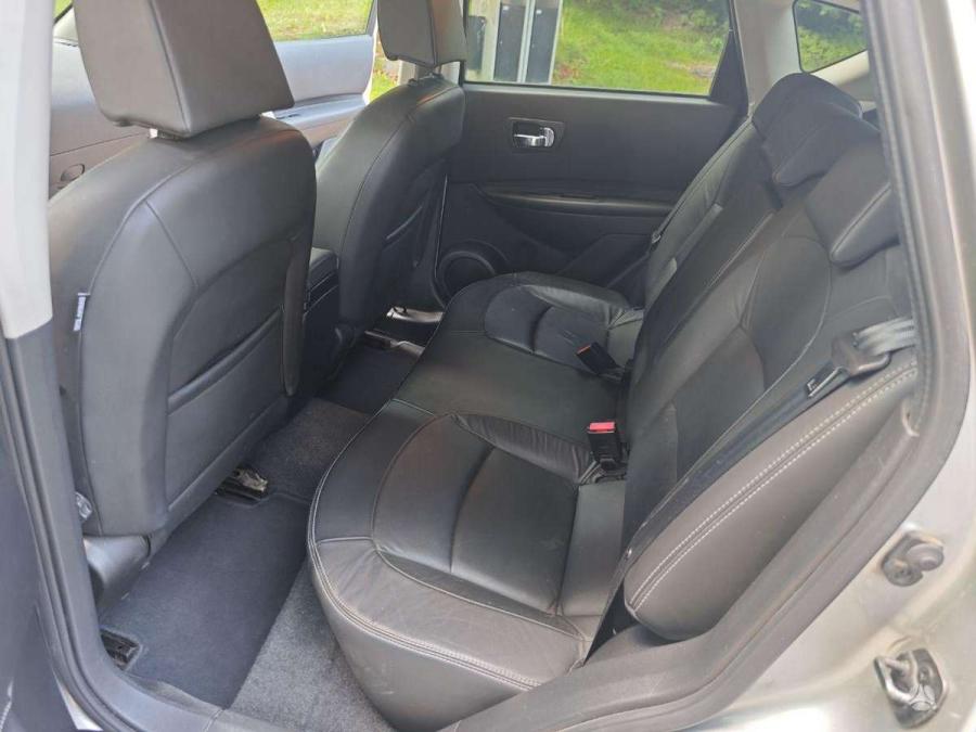 Grey Nissan Qashqai 2009 in Vilnius, with an engine capacity of 2.00 L and mileage of 193 thousand km for 4300 €, photo 15 on AUTOMOTO.COM.LV