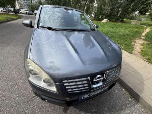 Grey Nissan Qashqai 2009 in Vilnius, with an engine capacity of 1.46 L and mileage of 225 thousand km for 1950 €, photo 3 on AUTOMOTO.COM.LV