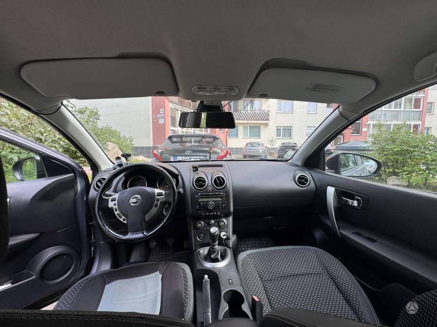 Grey Nissan Qashqai 2009 in Vilnius, with an engine capacity of 1.46 L and mileage of 225 thousand km for 1950 €, photo 9 on AUTOMOTO.COM.LV