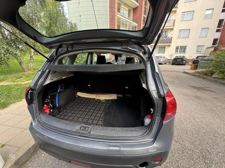 Grey Nissan Qashqai 2009 in Vilnius, with an engine capacity of 1.46 L and mileage of 225 thousand km for 1950 €, photo 11 on AUTOMOTO.COM.LV
