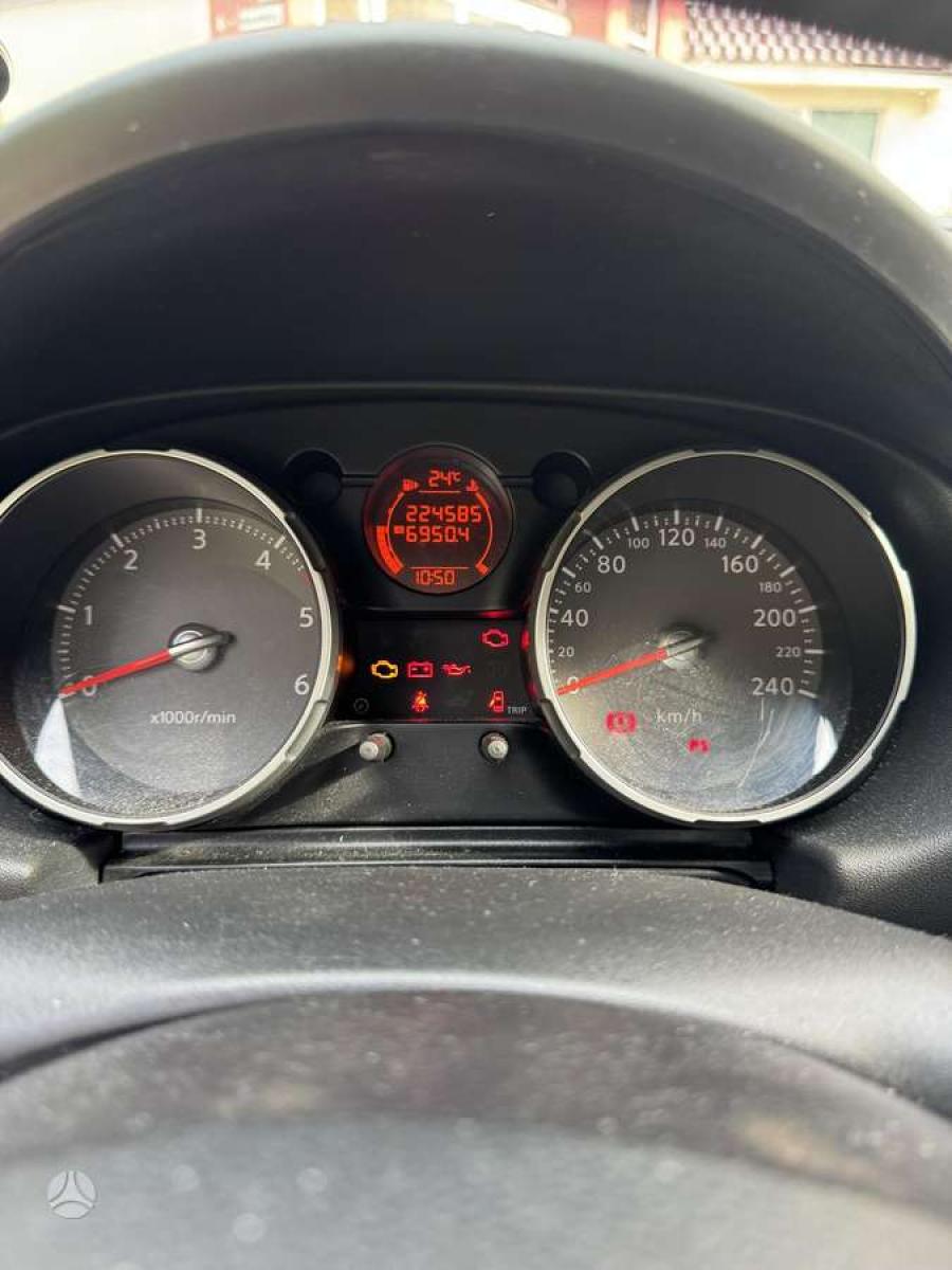 Grey Nissan Qashqai 2009 in Vilnius, with an engine capacity of 1.46 L and mileage of 225 thousand km for 1950 €, photo 13 on AUTOMOTO.COM.LV