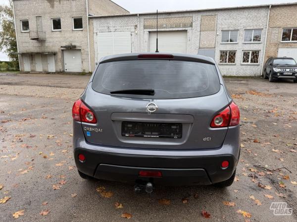 Pelēks Nissan Qashqai 2009 Kelmė, ar dzinēja tilpumu 2.00 L un nobraukumu 318 tūkst. km par 3550 €, foto 5 vietnē AUTOMOTO.COM.LV