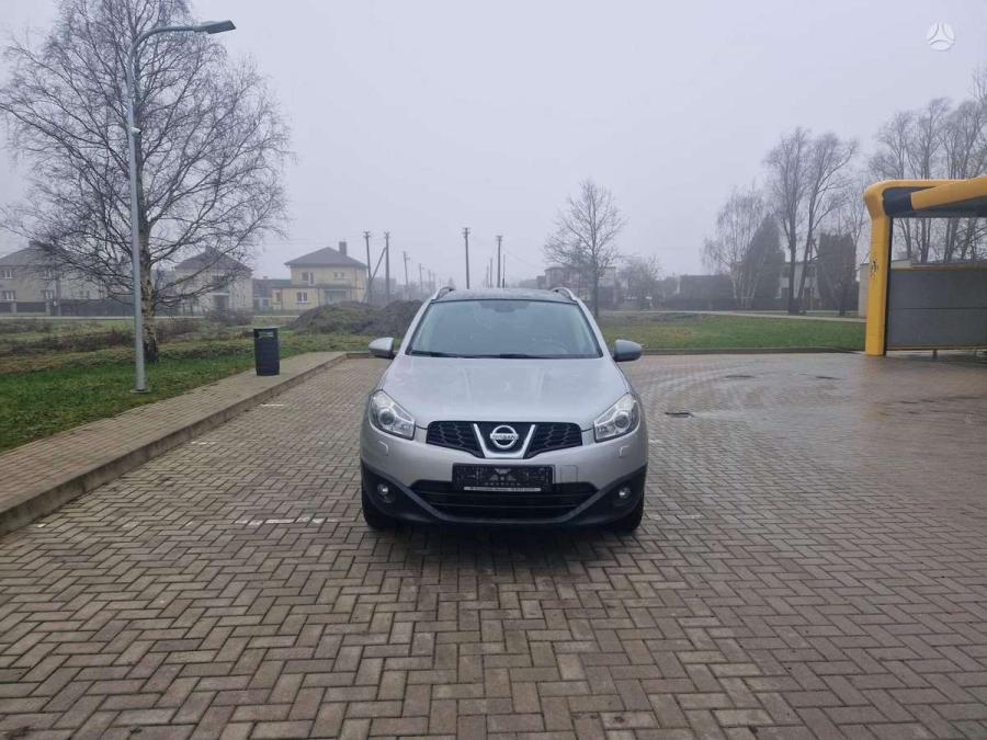 Grey Nissan Qashqai 2010 in Radviliskis, with an engine capacity of 2.00 L and mileage of 22 thousand km for 4400 €, photo 2 on AUTOMOTO.COM.LV