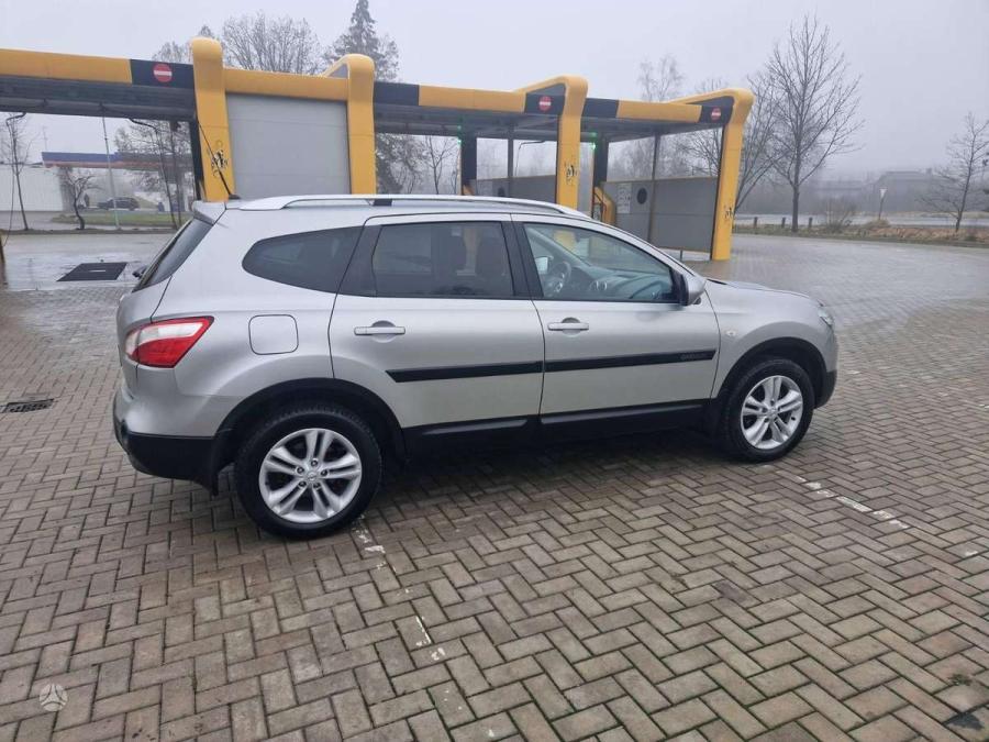 Grey Nissan Qashqai 2010 in Radviliskis, with an engine capacity of 2.00 L and mileage of 22 thousand km for 4400 €, photo 5 on AUTOMOTO.COM.LV