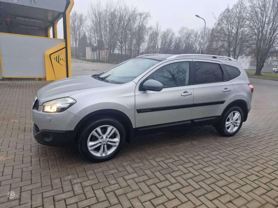 Grey Nissan Qashqai 2010 in Radviliskis, with an engine capacity of 2.00 L and mileage of 22 thousand km for 4400 €, photo 6 on AUTOMOTO.COM.LV
