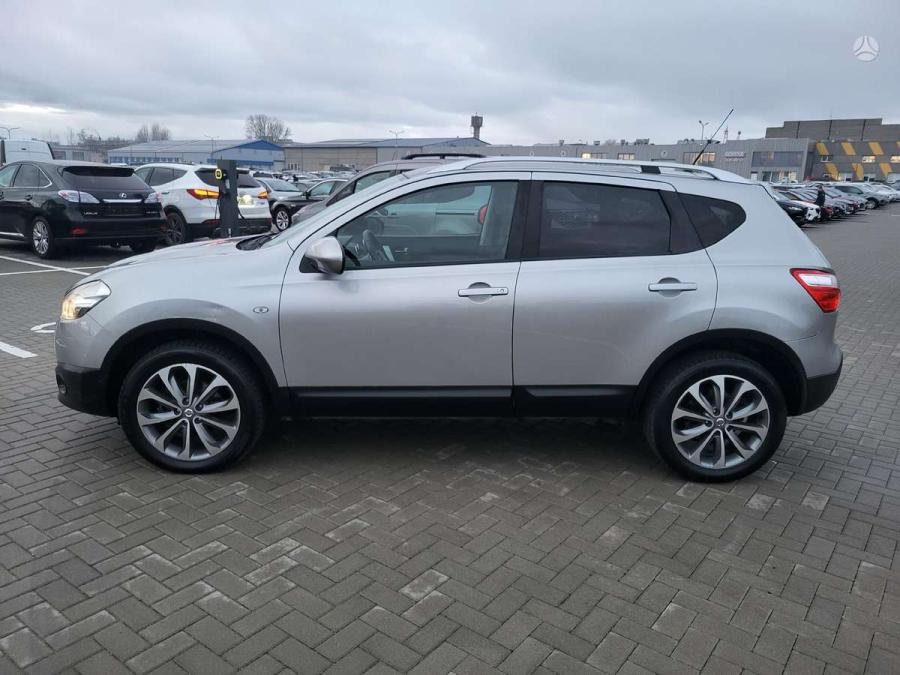 Grey Nissan Qashqai 2010 in Taurage, with an engine capacity of 2.00 L and mileage of 224 thousand km for 3700 €, photo 2 on AUTOMOTO.COM.LV