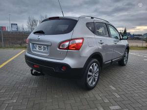Grey Nissan Qashqai 2010 in Taurage, with an engine capacity of 2.00 L and mileage of 224 thousand km for 3700 €, photo 5 on AUTOMOTO.COM.LV
