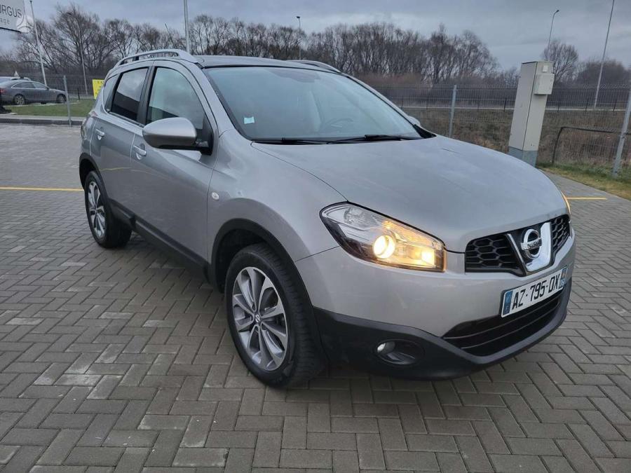 Grey Nissan Qashqai 2010 in Taurage, with an engine capacity of 2.00 L and mileage of 224 thousand km for 3700 €, photo 7 on AUTOMOTO.COM.LV