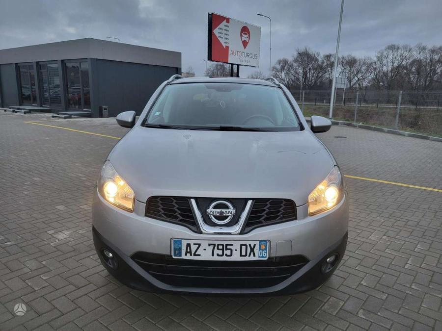 Grey Nissan Qashqai 2010 in Taurage, with an engine capacity of 2.00 L and mileage of 224 thousand km for 3700 €, photo 8 on AUTOMOTO.COM.LV