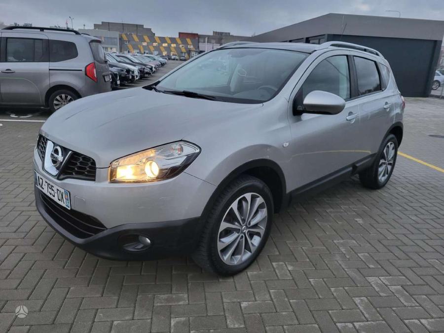 Grey Nissan Qashqai 2010 in Taurage, with an engine capacity of 2.00 L and mileage of 224 thousand km for 3700 €, photo 9 on AUTOMOTO.COM.LV