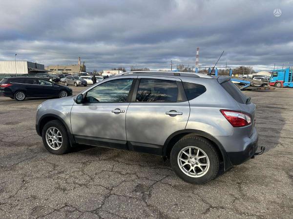 Grey Nissan Qashqai 2010 in Marijampole, with an engine capacity of 1.46 L and mileage of 283 thousand km for 3950 €, photo 6 on AUTOMOTO.COM.LV