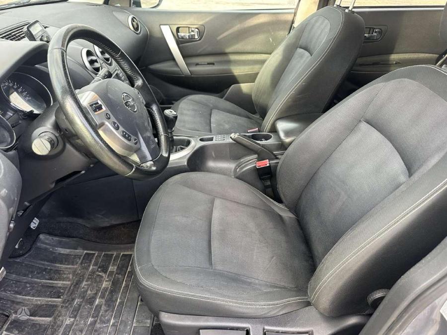 Pelēks Nissan Qashqai 2010 Marijampole, ar dzinēja tilpumu 1.46 L un nobraukumu 283 tūkst. km par 3950 €, foto 9 vietnē AUTOMOTO.COM.LV