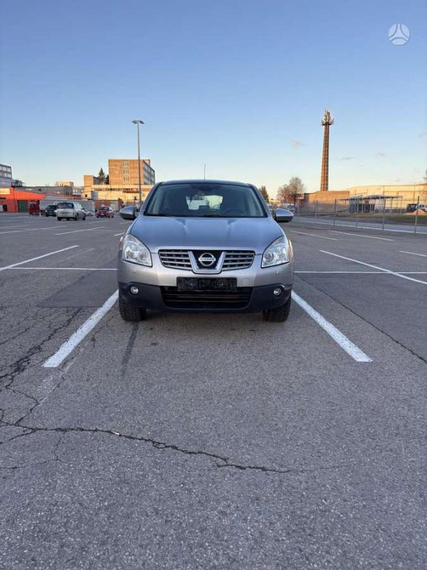 Grey Nissan Qashqai 2010 in Kaunas, with an engine capacity of 1.46 L and mileage of 287 thousand km for 3650 €, photo 1 on AUTOMOTO.COM.LV
